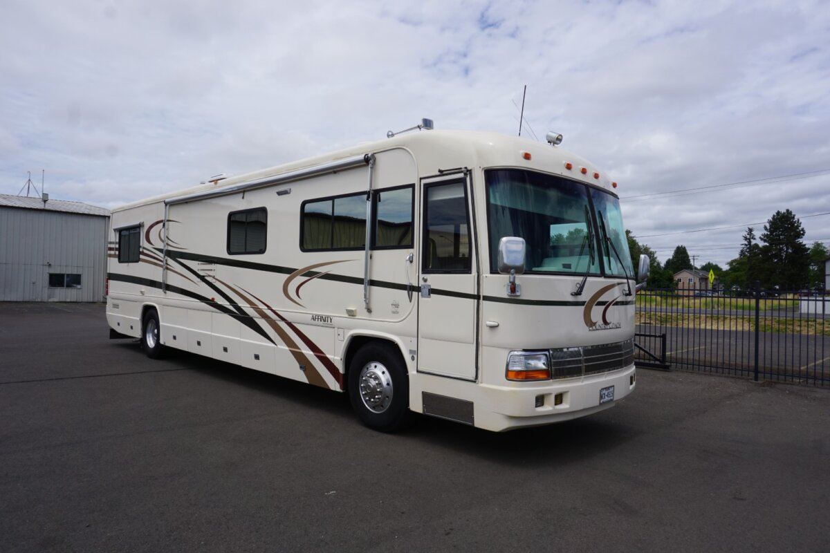 2000 Country Coach Affinity 40′ | Premier RV